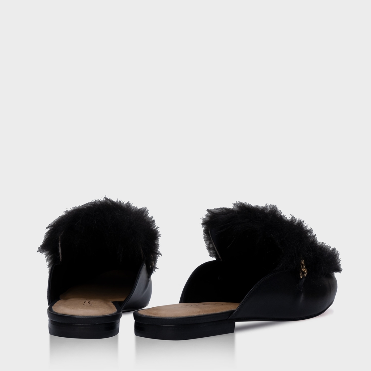 Mule Pelo Fur em Couro Preto