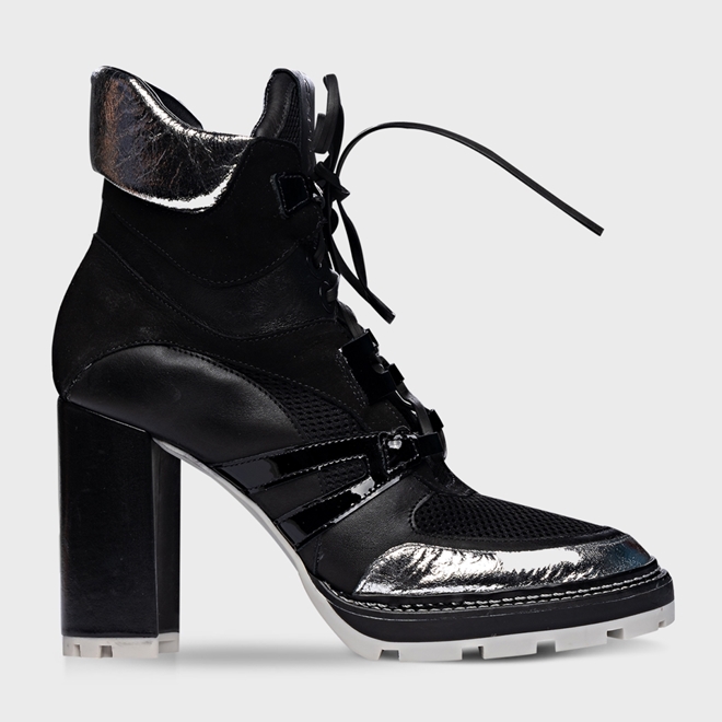 Bota Combat Metal Details Salto Alto Bloco Tratorado em Couro Preto