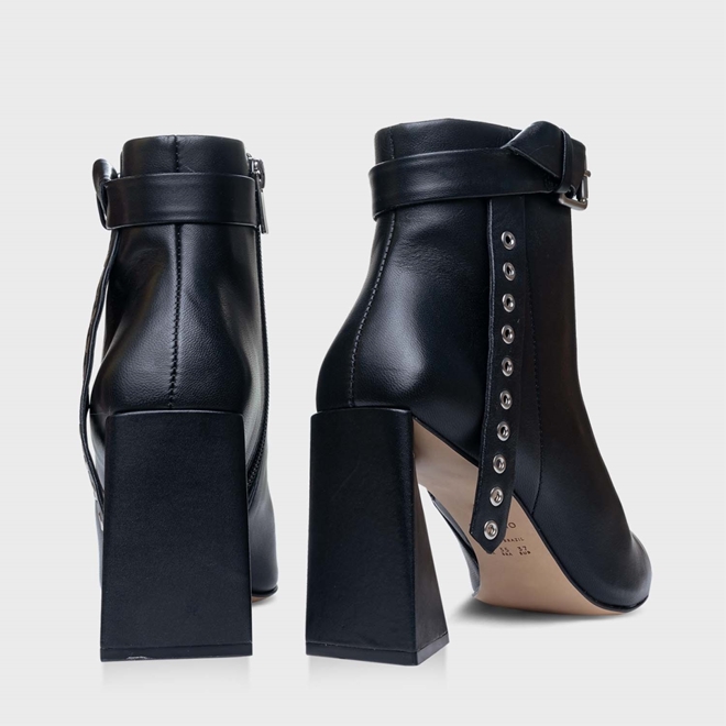 Bota Fivela Details Salto Triangle Couro Preto