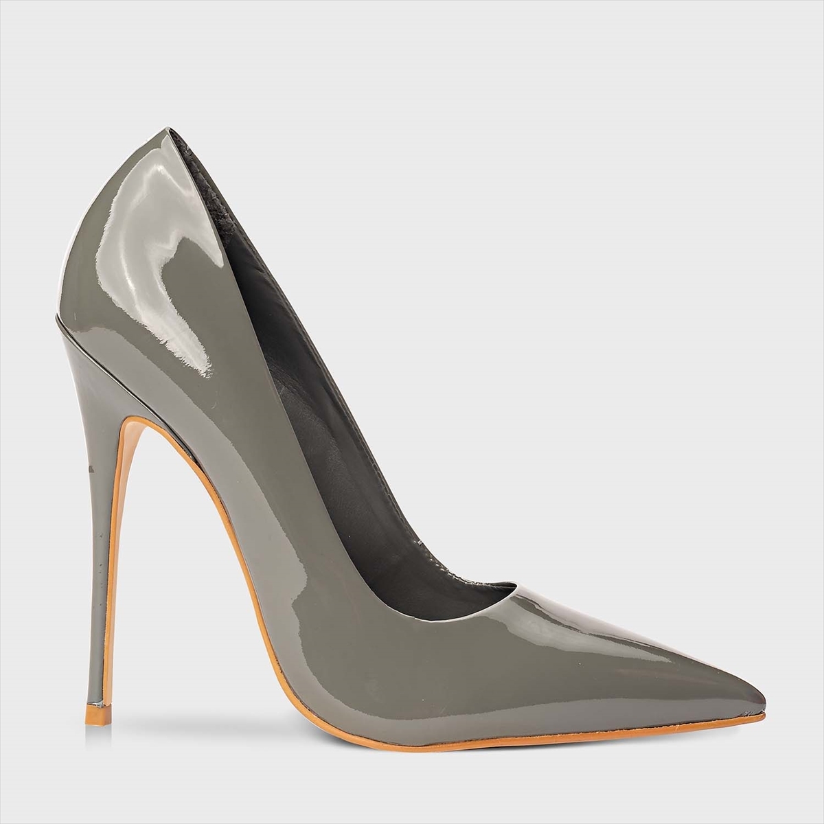 Scarpin Camille Salto Agulha Couro Verniz Cinza Shadow