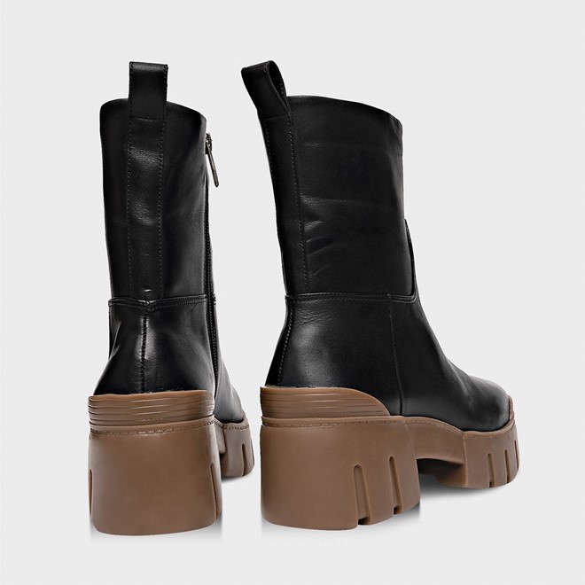 Bota Simple Solado Tratorado Couro Preto