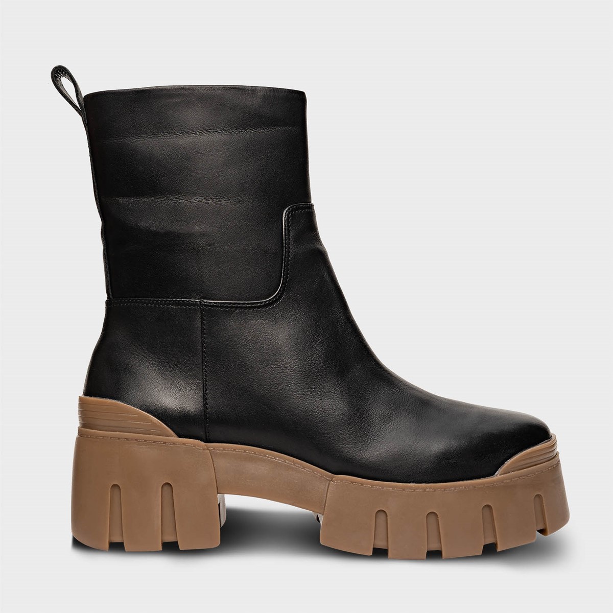 Bota Simple Solado Tratorado Couro Preto