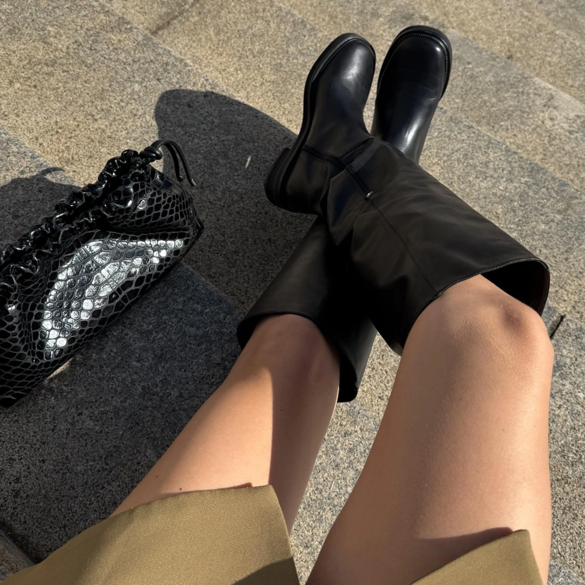 Bota Biker Simple Salto Bloco Couro Preto - Bota Biker Cano Longo ...