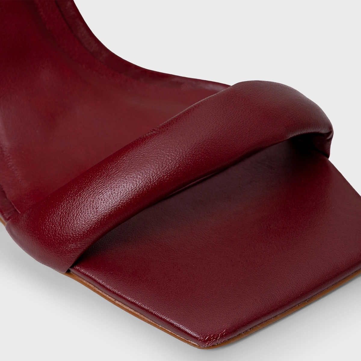 Sandália Tira Puffy Salto Fino Couro Vinho Merlot - Sandália Tira Puffy ...